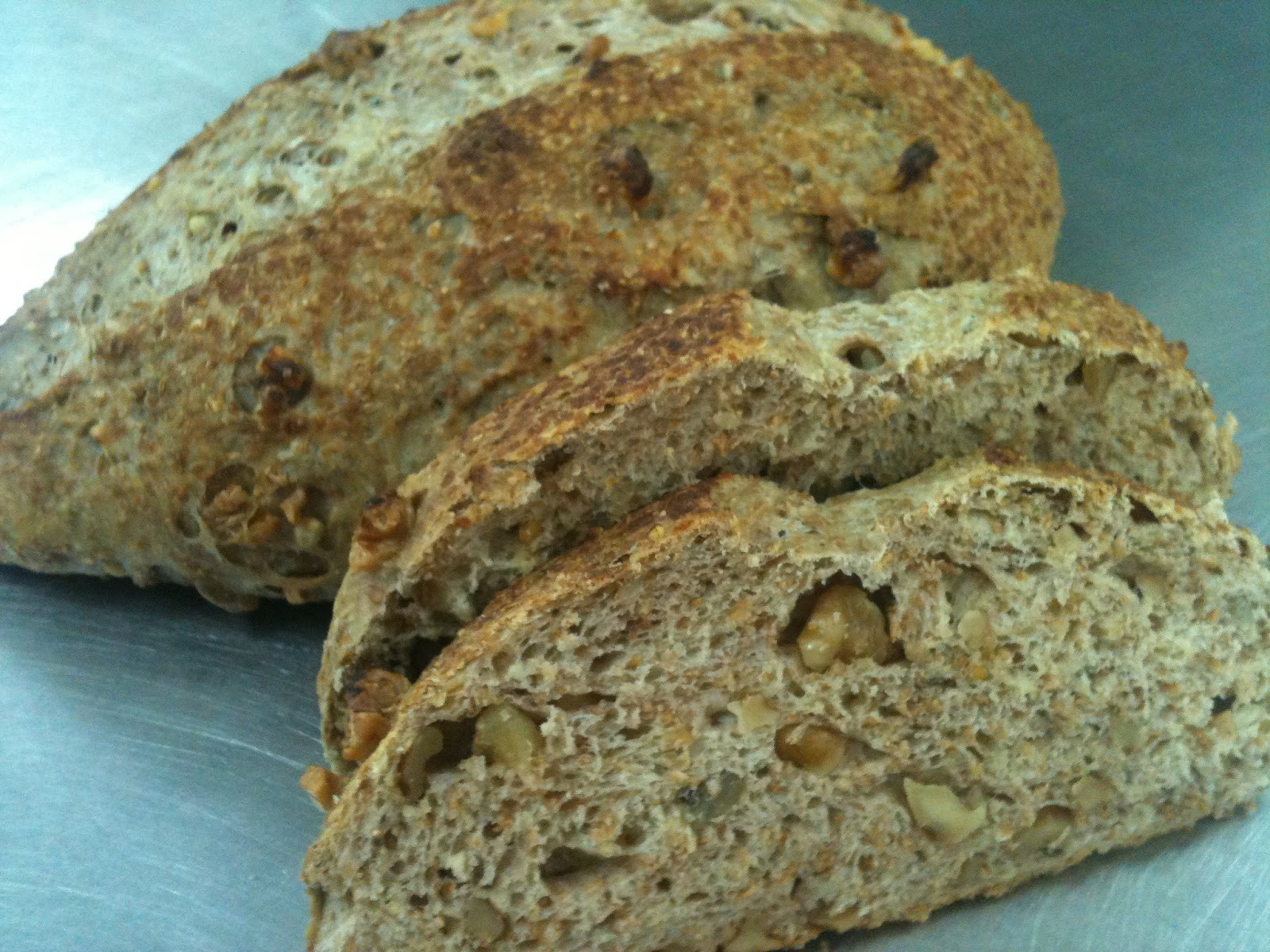 Vinnie Baking Paradise: Western Style Bread ~ Walnut Loaf